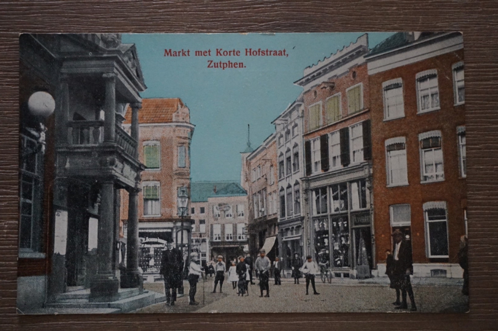 Zutphen Markt met Korte Hofstraat - Ansichtkaartenhuis